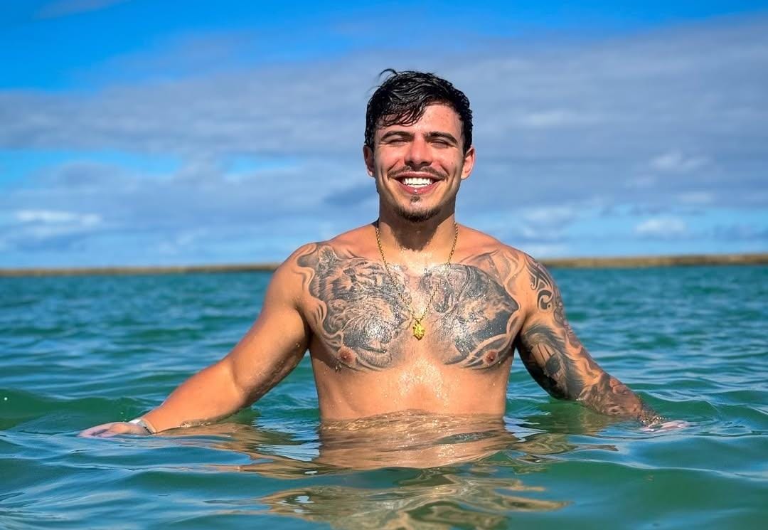 Após abandonar conteúdo adulto, Thomaz Costa cobra por postagem no ...